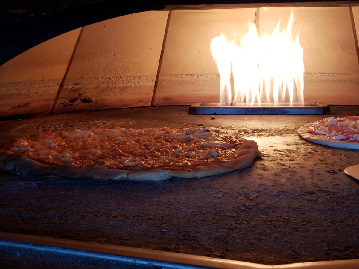 Pizzaro Flame Baked Pizza