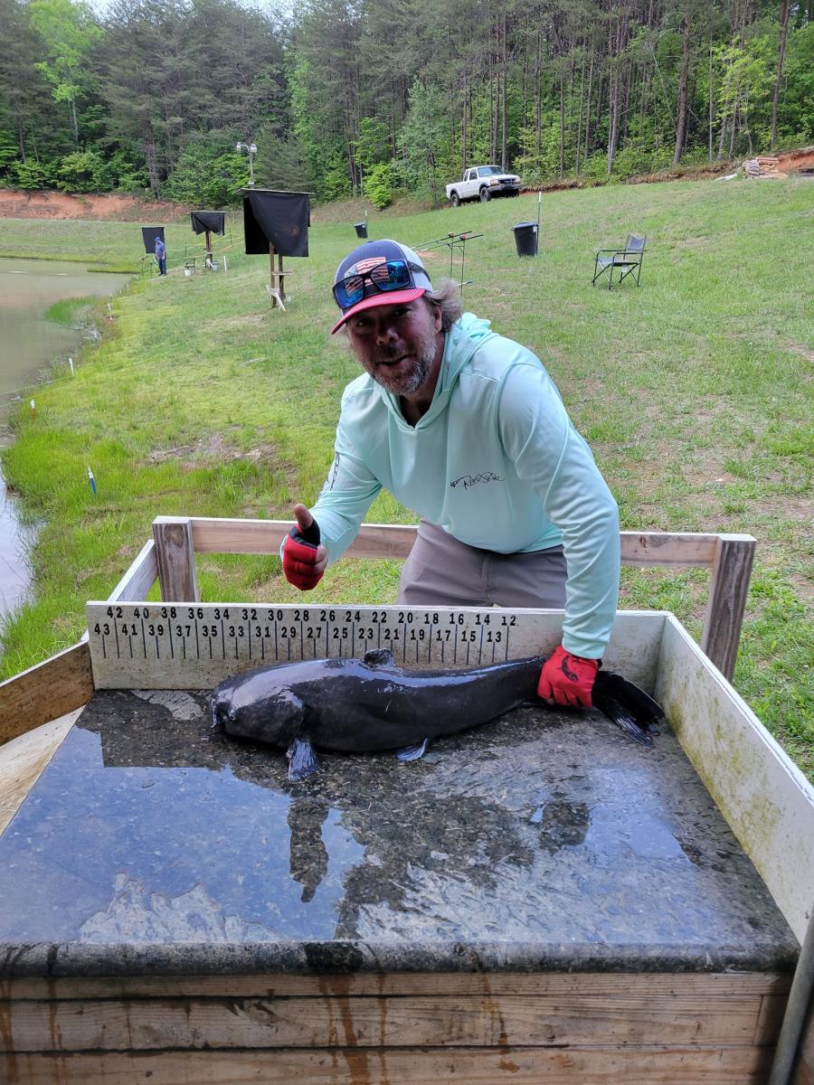 Fly -N- Hook Fishing Pond