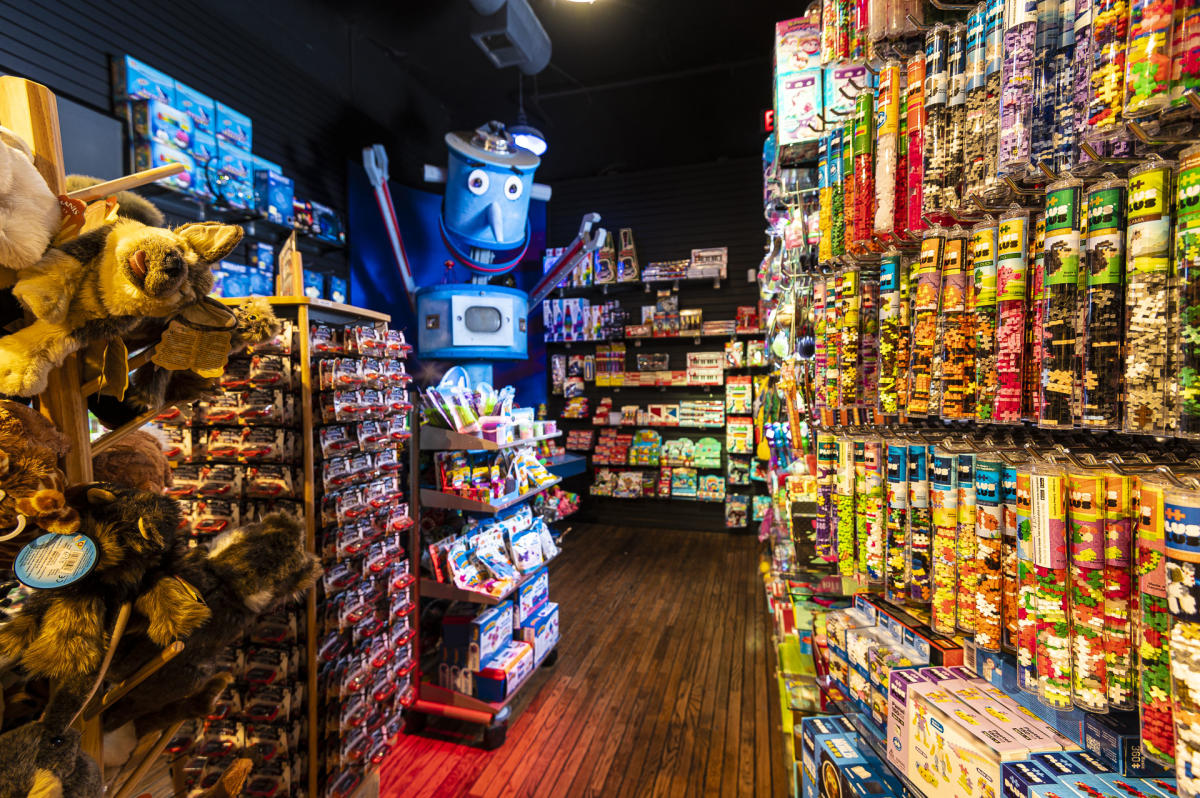 Stage Nine Entertainment Store | Sacramento, CA 95814