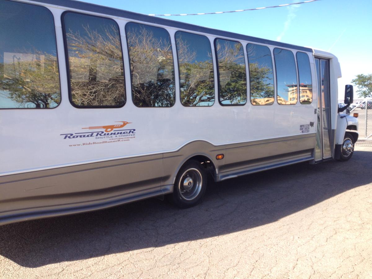 RoadRunneR Shuttle & Charter - A Desert Dawg Company