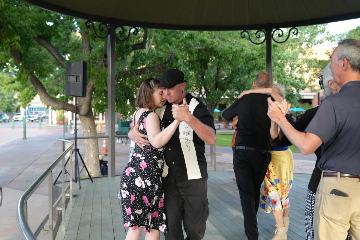 Basic Tango Dance with Elli