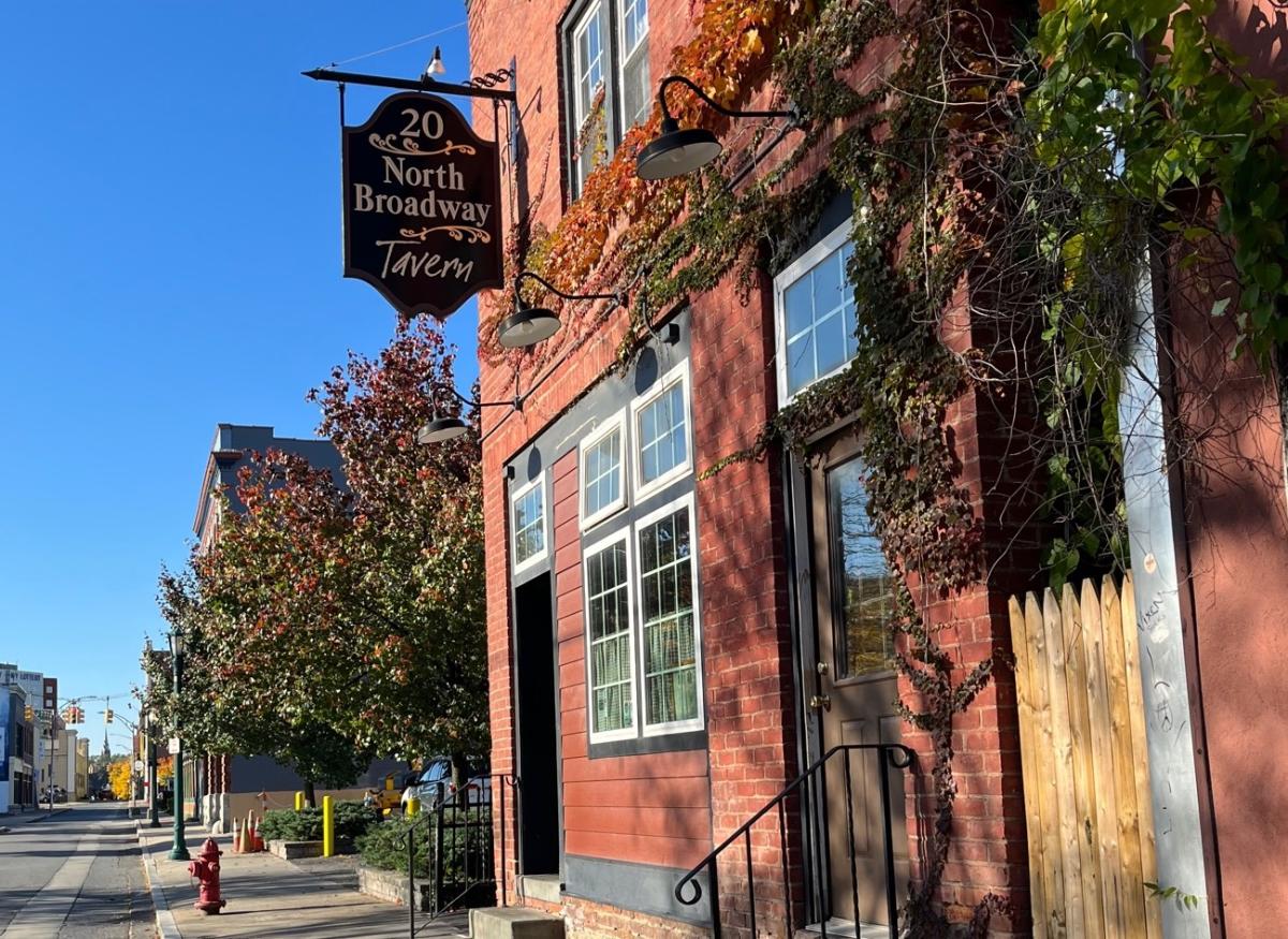 20 North Broadway Tavern