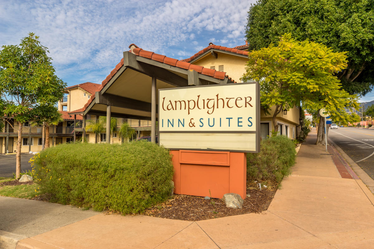 Lamplighter Inn & Suites
