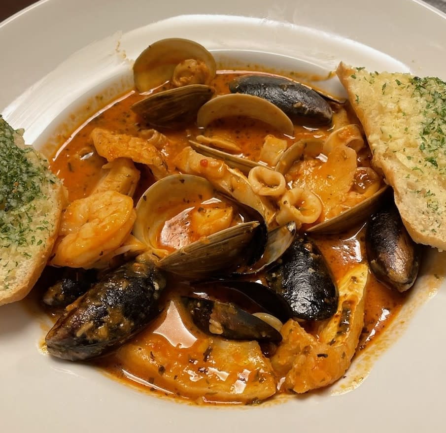 Sherri's Come Along Inn | Coventry, RI 02816