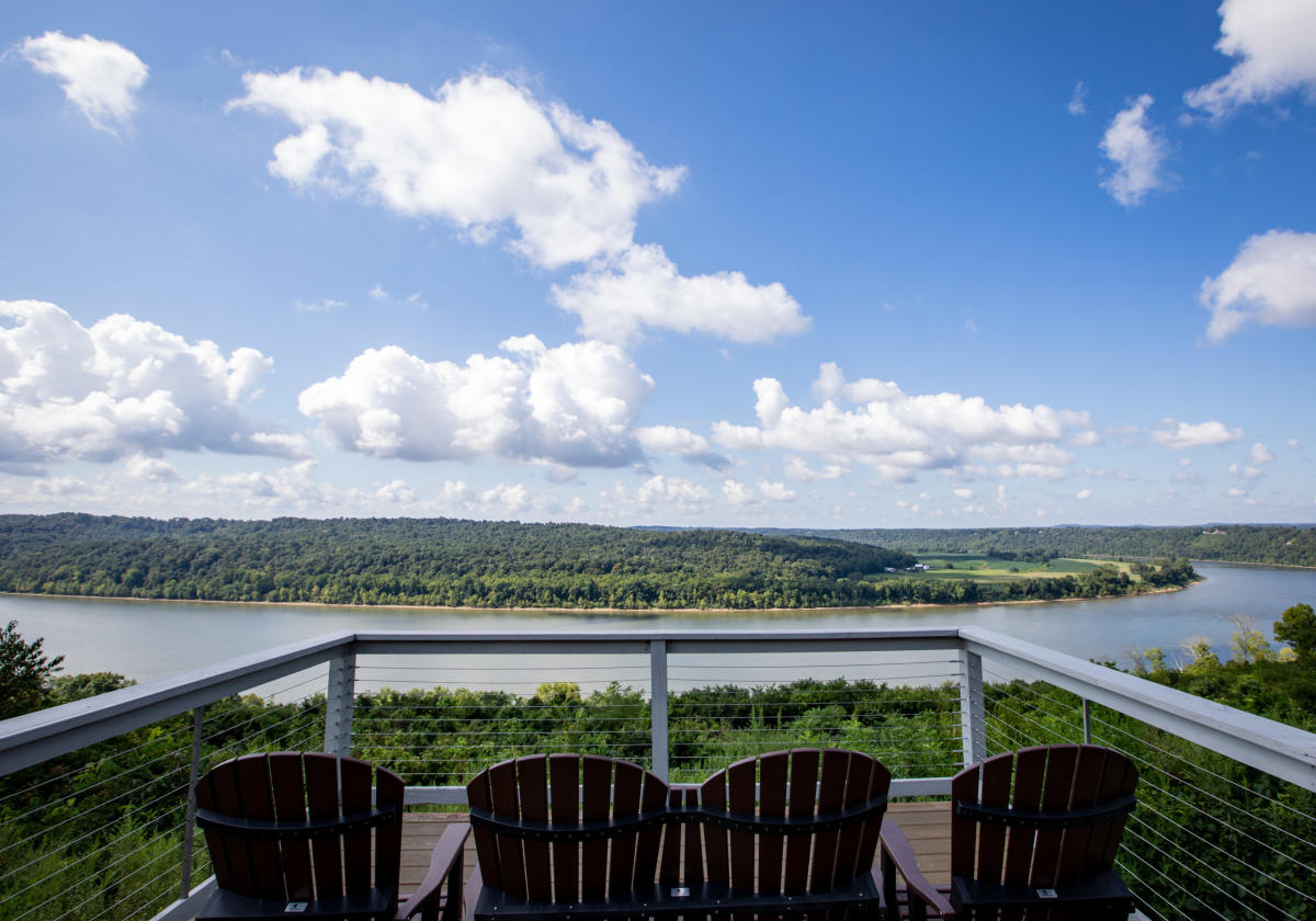 The Overlook Restaurant & Lounge