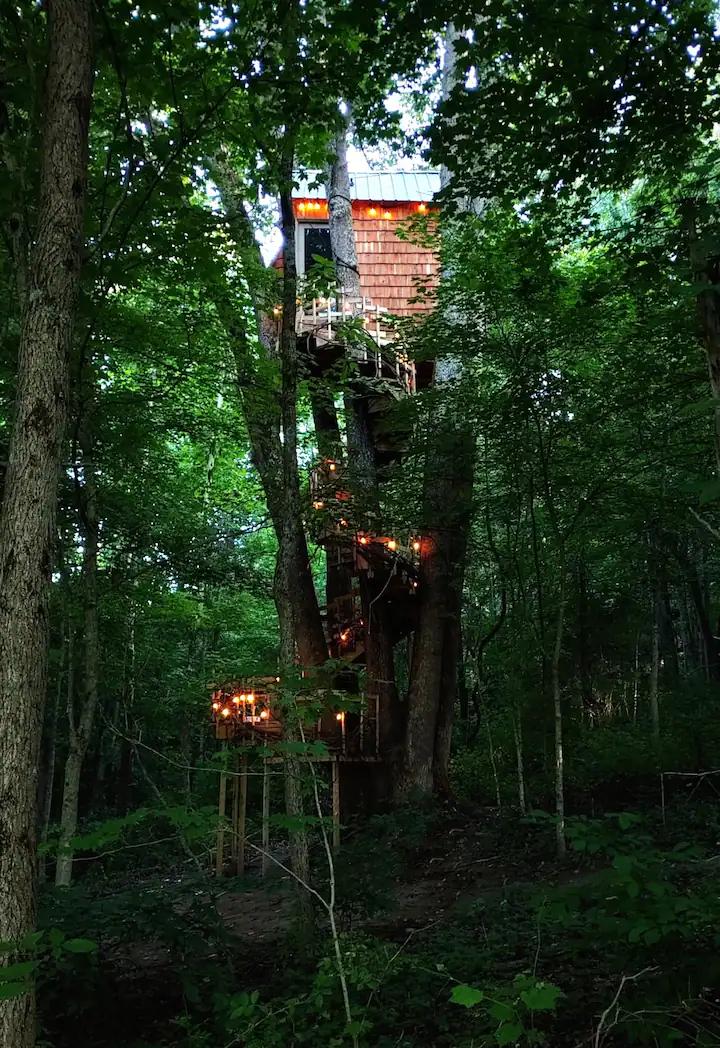 The Pop Top Treehouse at Lost River Hostel
