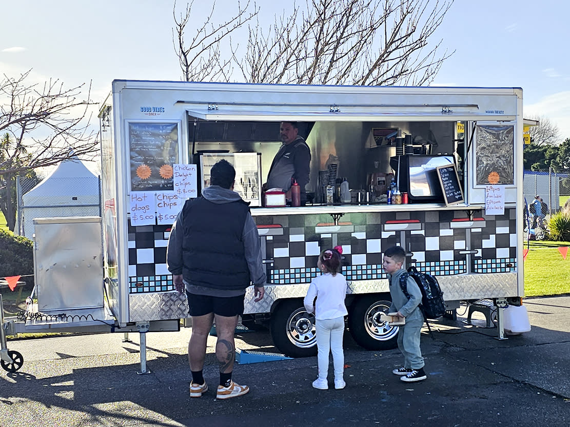 Good Vibes Diner and Shake Van