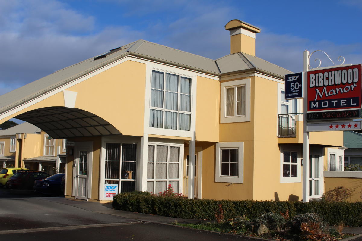 Birchwood Manor Motel