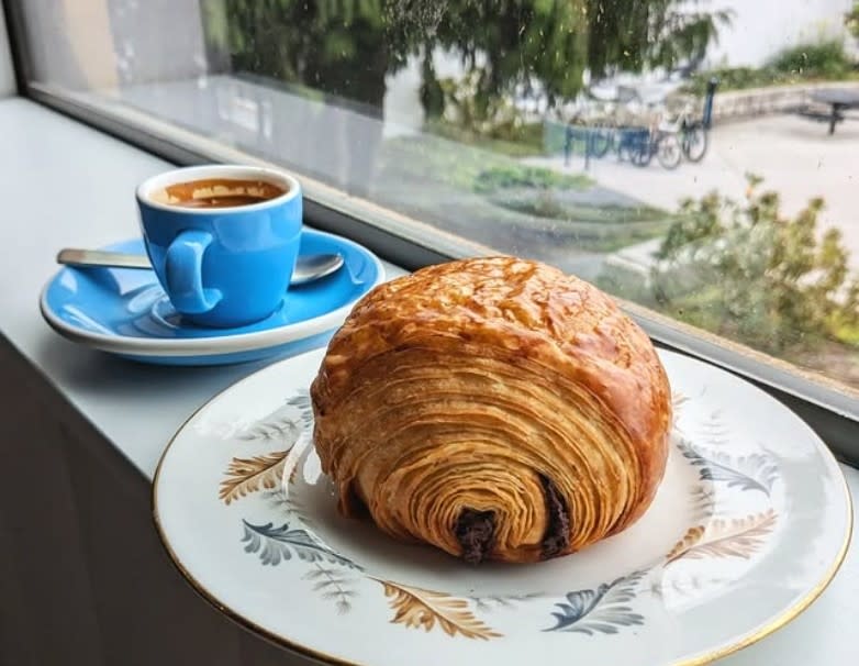 32 Lakes Cafe and Bakery