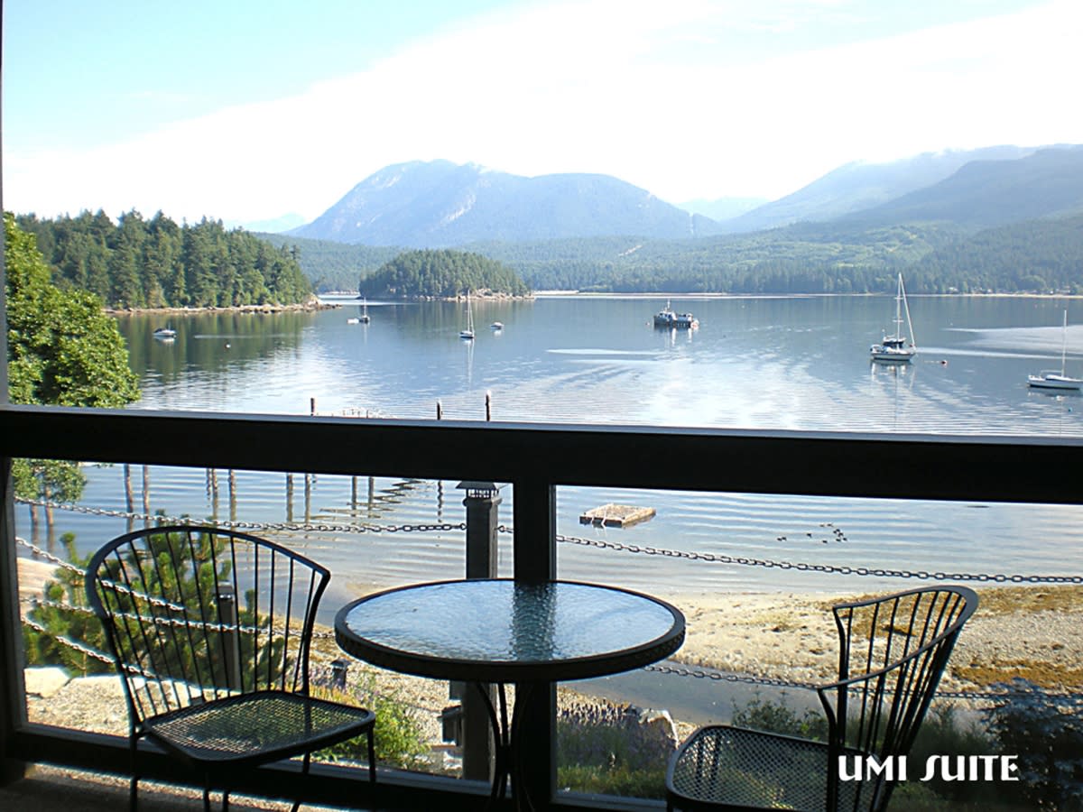 Takahashi Gardens Waterfront Retreat