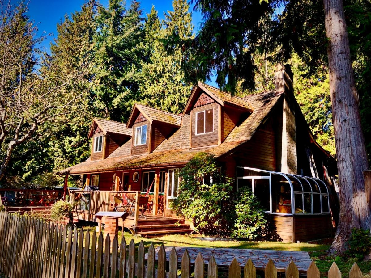 Up The Creek Backpacker's Lodge