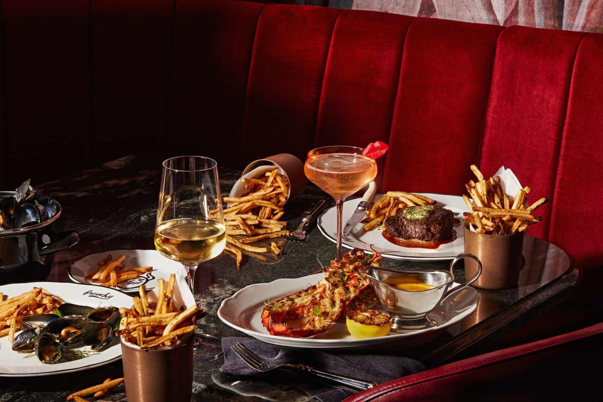 Frenchy Bar et Brasserie | Toronto, Ontario M5H 2L2
