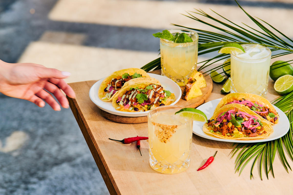 Moxies Fairview Mall | North York, ON M2J 5A7