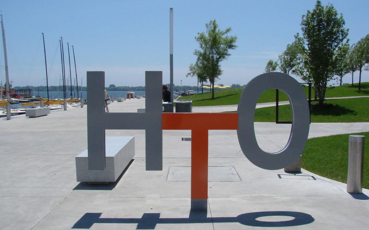 HTO Park | Toronto, ON M5H2N2