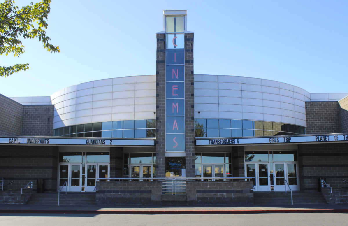 Regal Cinema Plaza 10