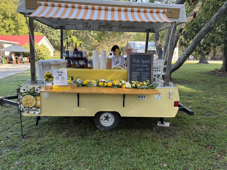 Holly Point Market