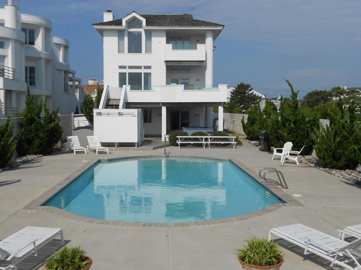 Atlantic Paradise Direct Oceanfront Croatan Beach Vacation Home w/ Pool