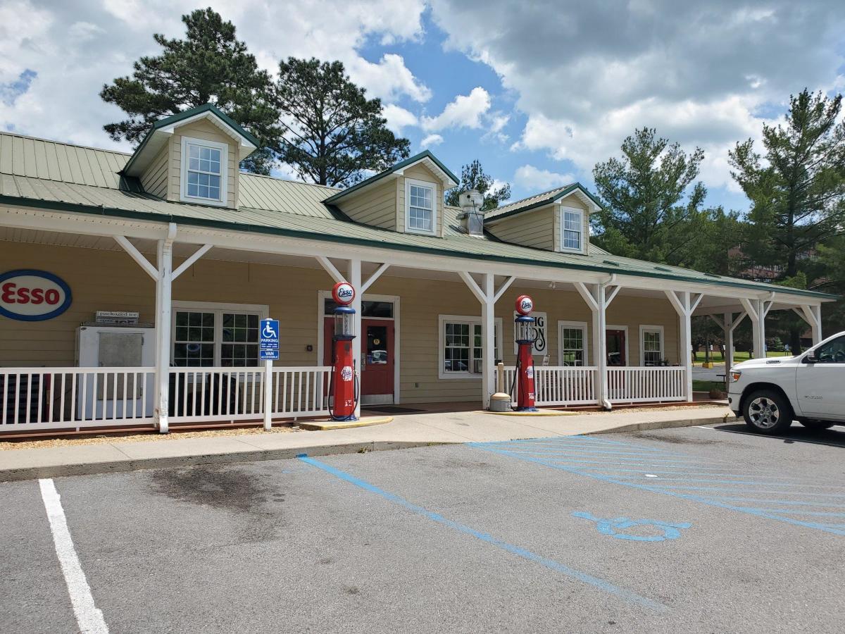 Pig Iron Country Store