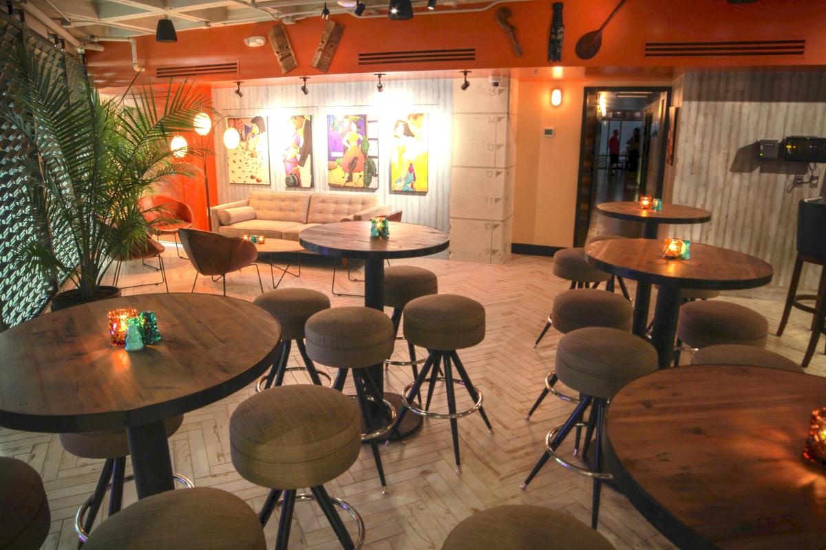 Vola's Dockside Grill & Hi-Tide Lounge