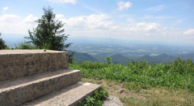 Bluff Mountain