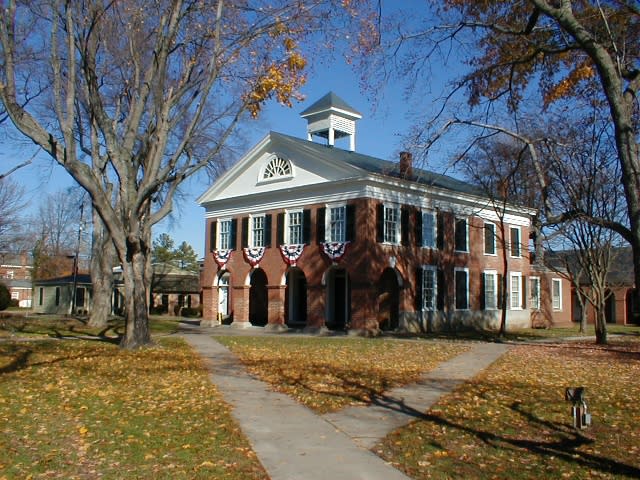 Historic Caroline County Courthouse - Bowling Green