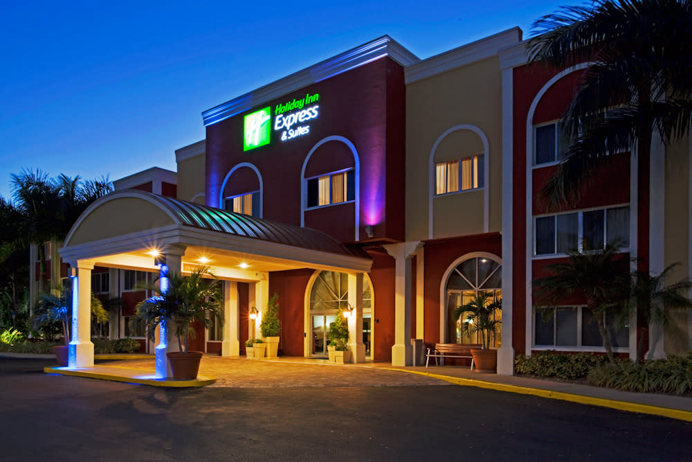 Holiday Inn Express Hotel and Suites in Bradenton | VISIT FLORIDA