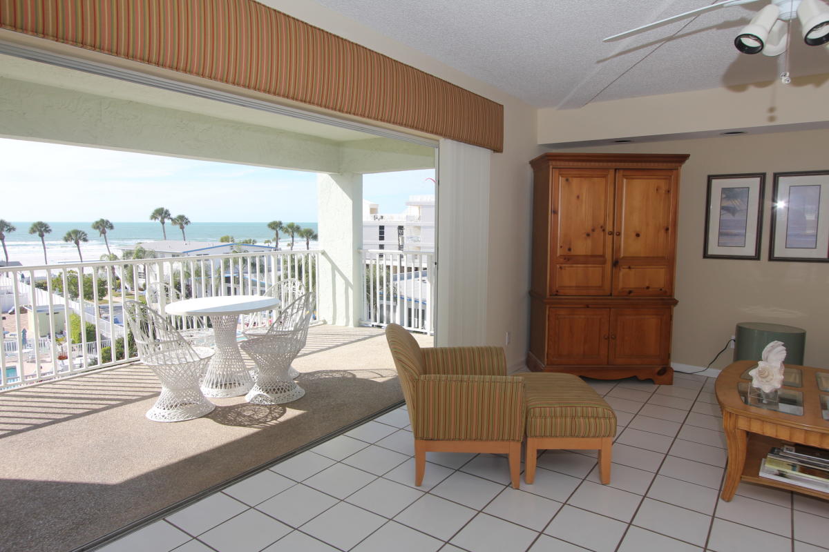 Calini Beach Club in Sarasota | VISIT FLORIDA