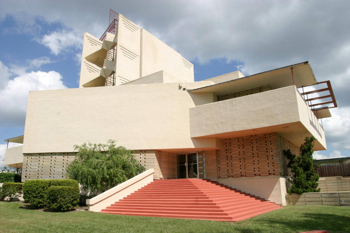 Frank Lloyd Wright Visitors Center at Florida Southern College in ...