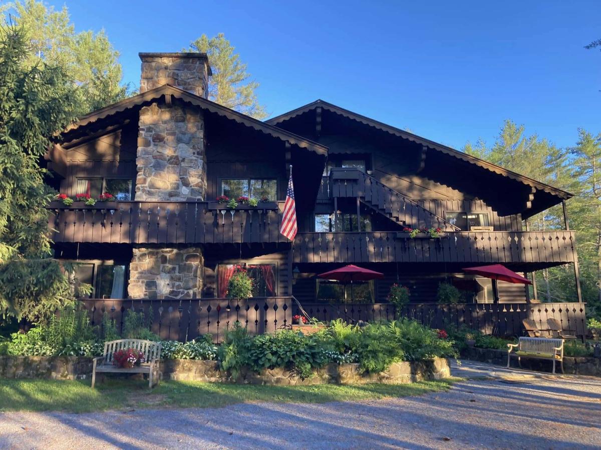 The Lodge at Harrisburg Lake