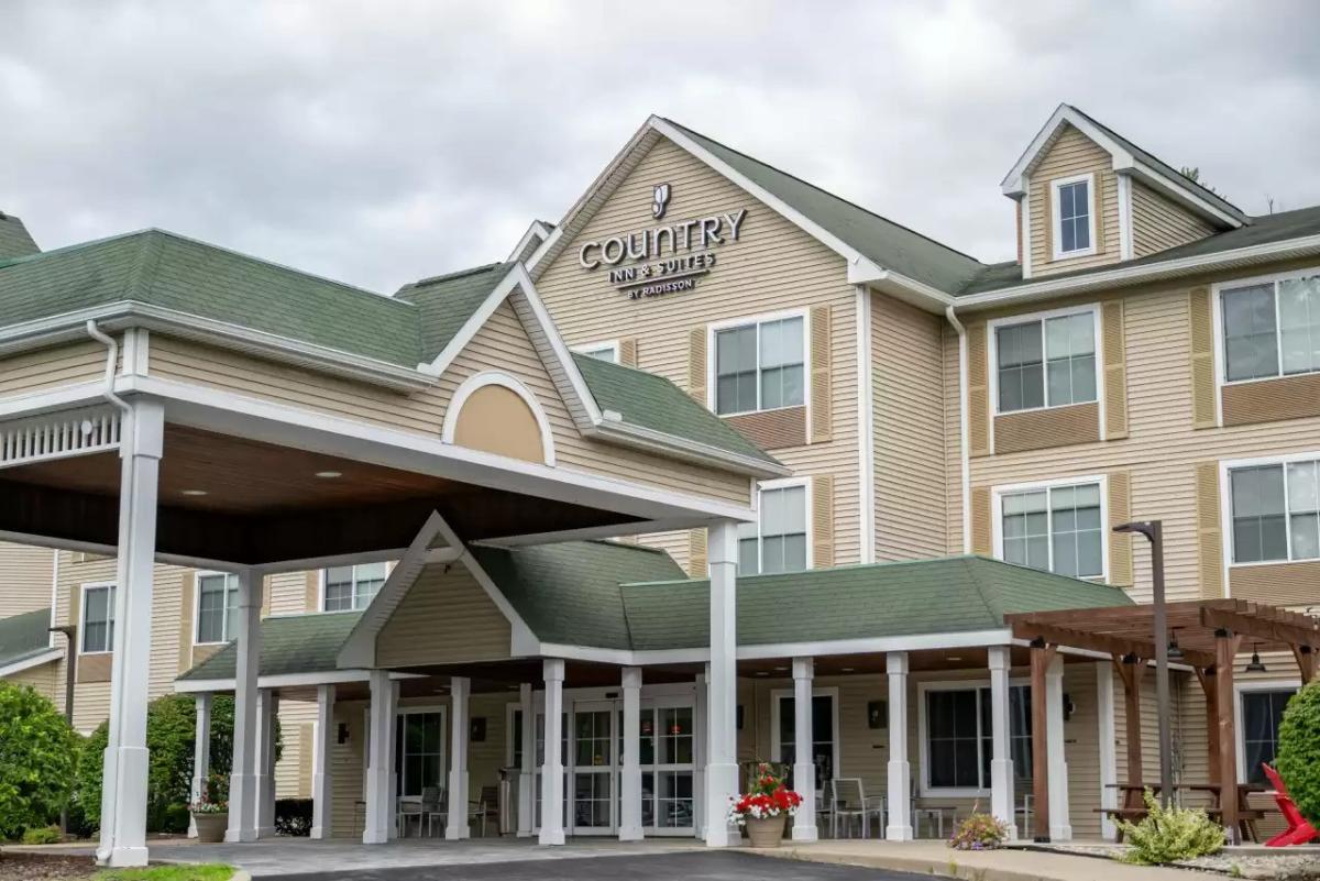 Country Inn & Suites