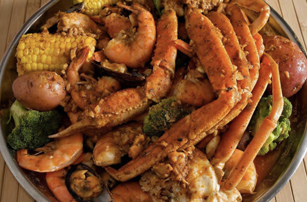 HOOK & REEL CAJUN SEAFOOD BAR | Warwick, RI