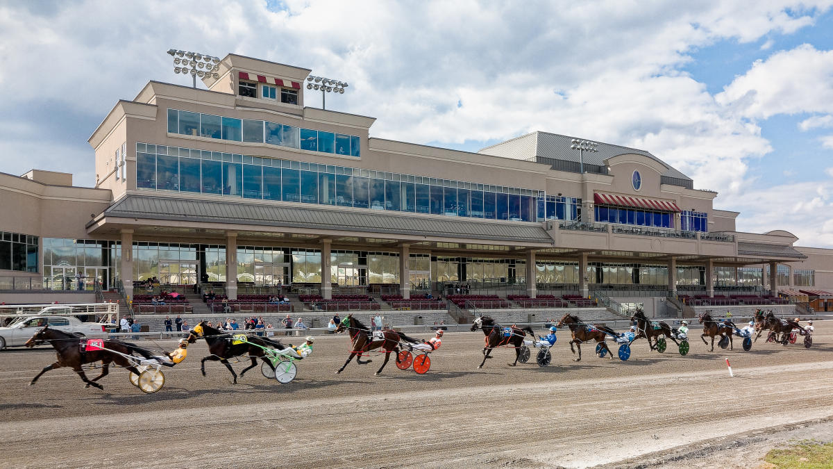 Horse Racing at Hollywood Casino at The Meadows