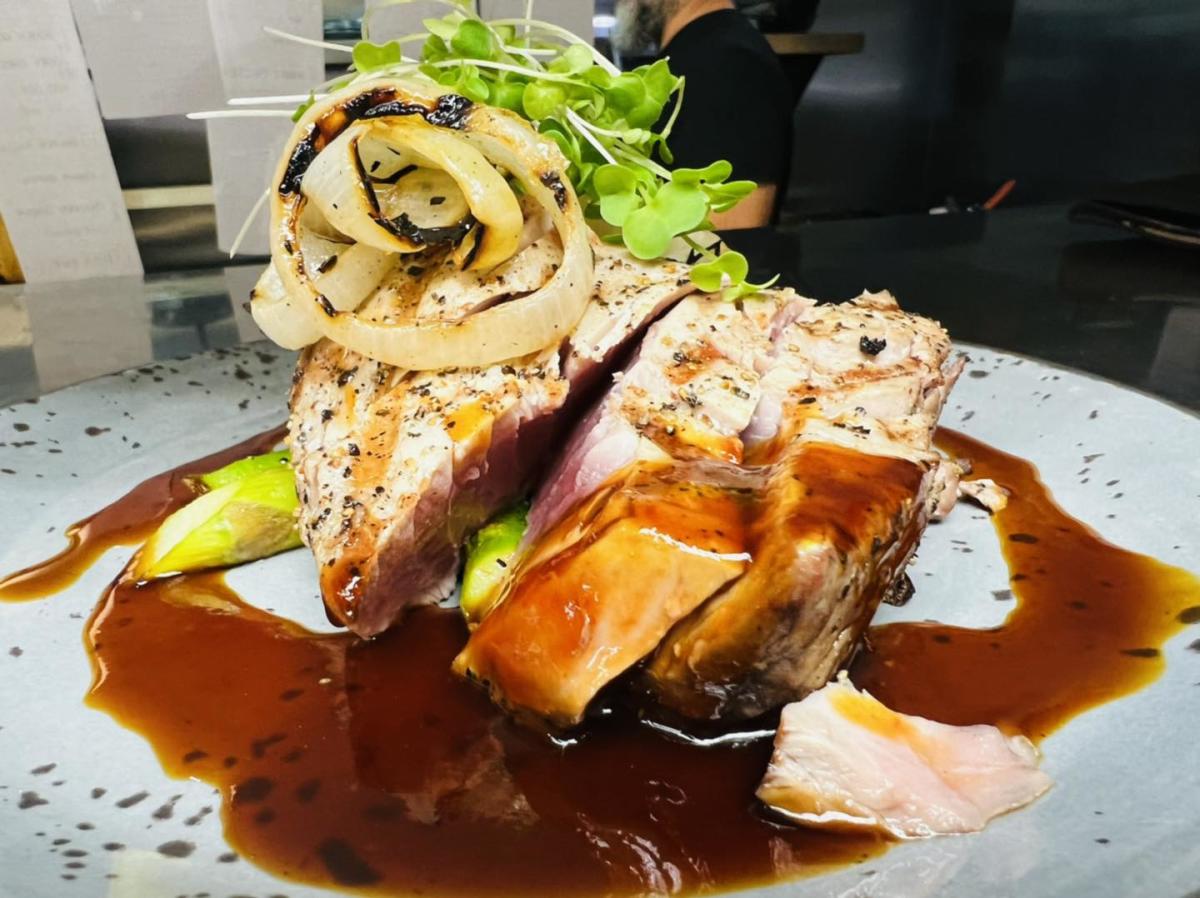 V & V Scratch Kitchen