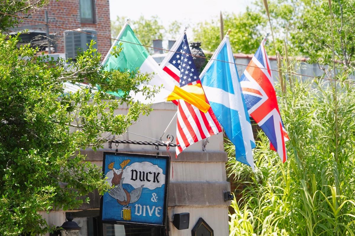 Duck & Dive Bar & Pub | Wilmington, NC 28401