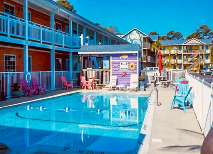 Pirates Cove Hotel | Carolina Beach, NC 28428