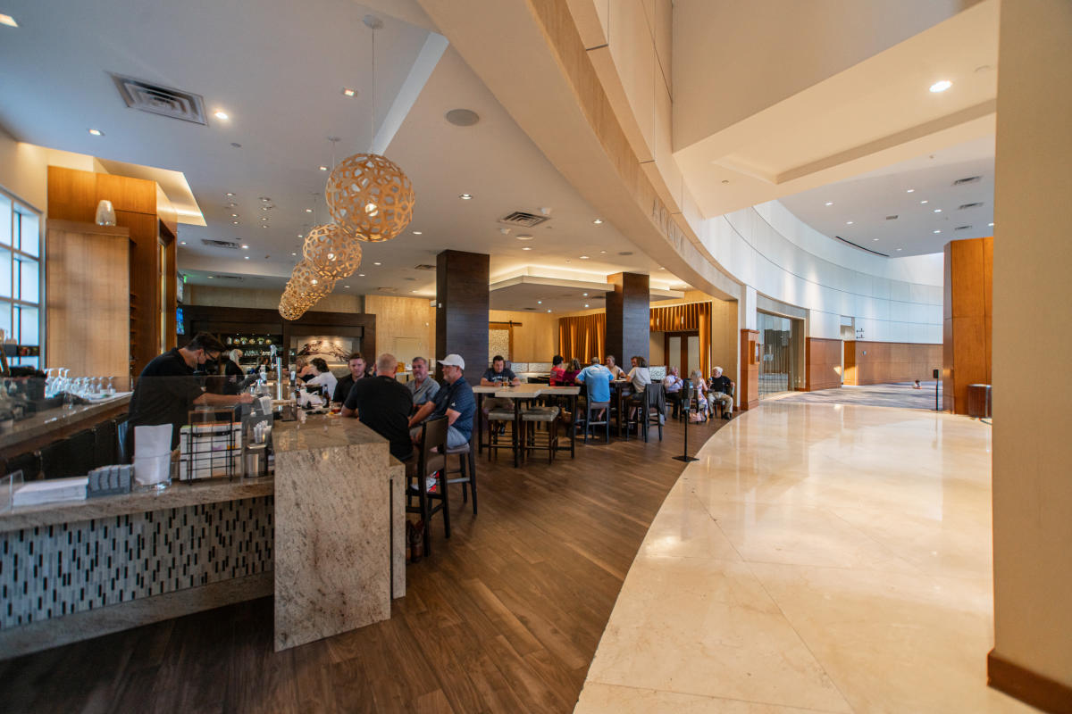 Acqua Lounge & Bar