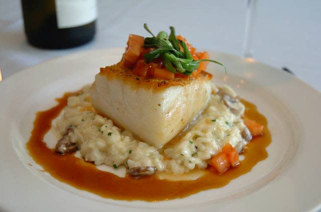 Fish Market Seafood, Bar & Grill