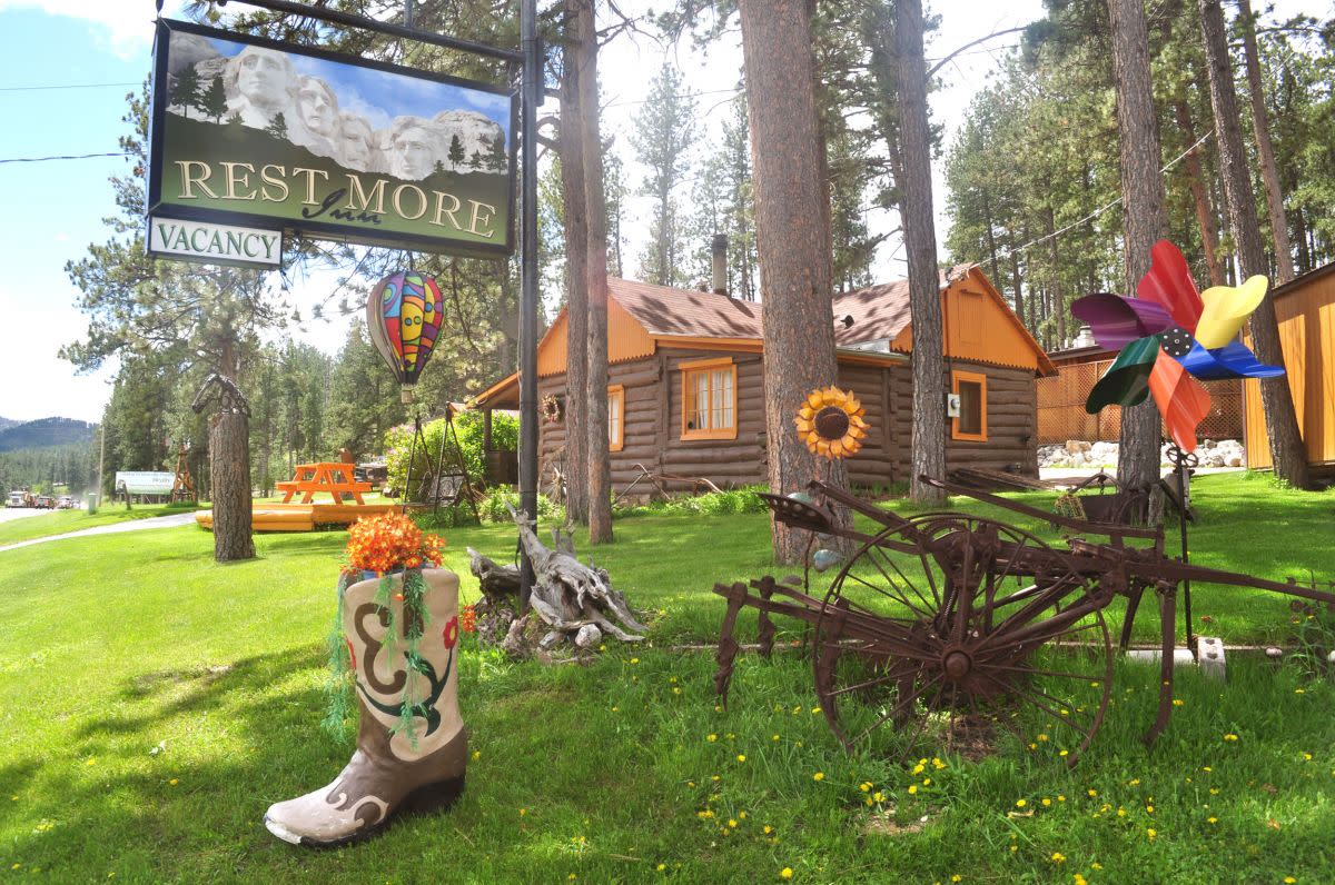 Restmore Inn & Cabins