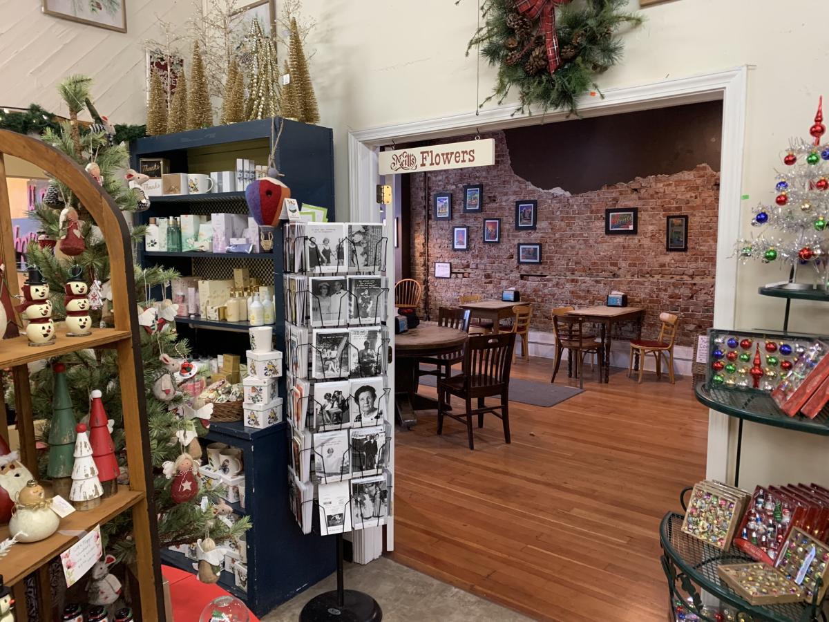 Neill's Flowers and Gifts | Pullman, WA