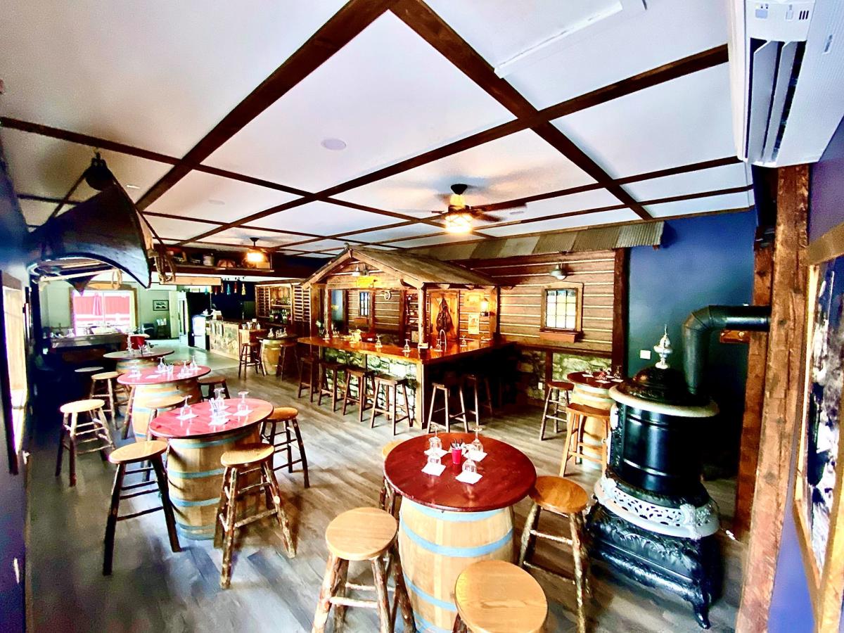 Ledge Rock Hill Winery & Vineyard Tasting Room