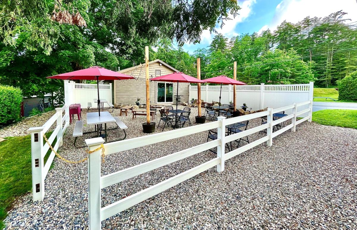 Ledge Rock Hill Winery & Vineyard Tasting Room