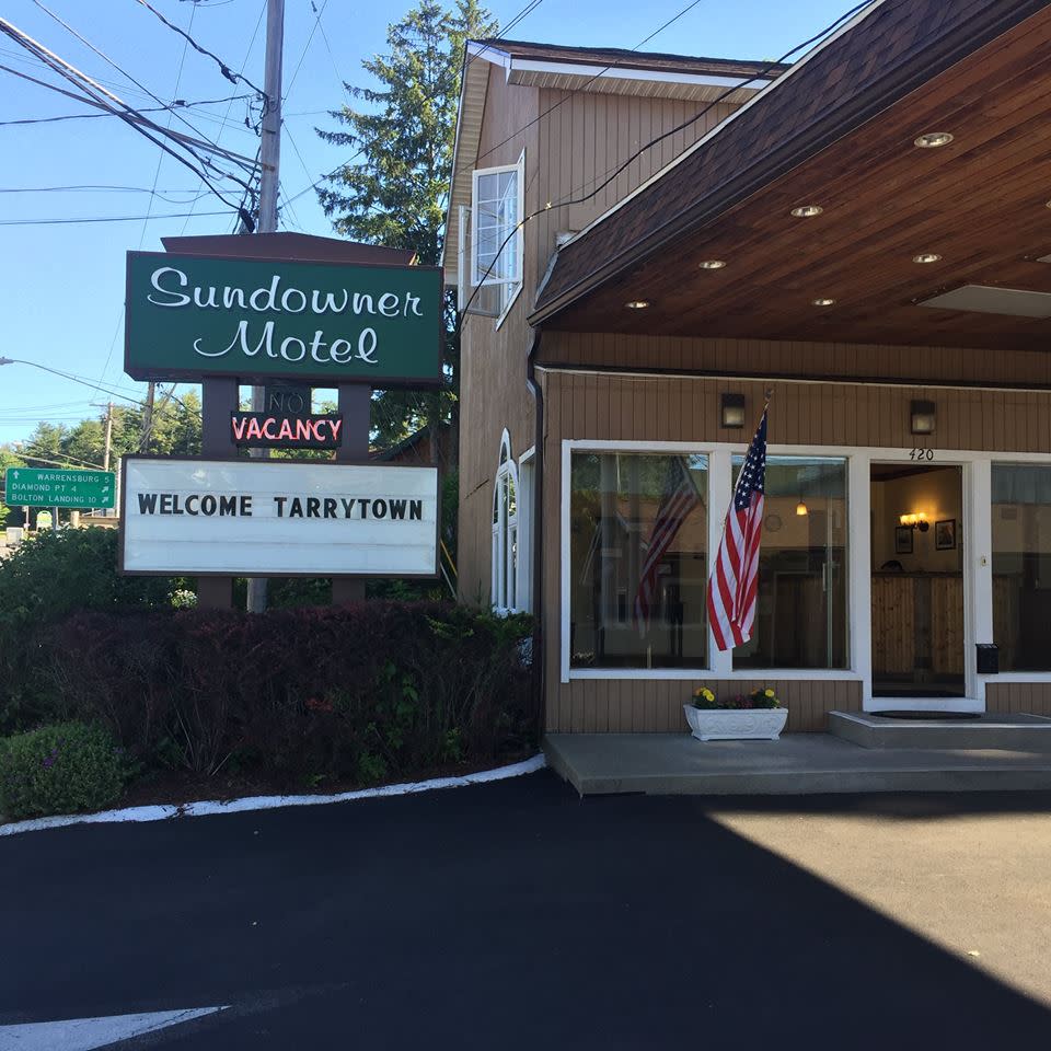 Sundowner on Lake George