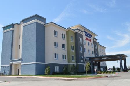 Fairfield Inn and Suites Airport