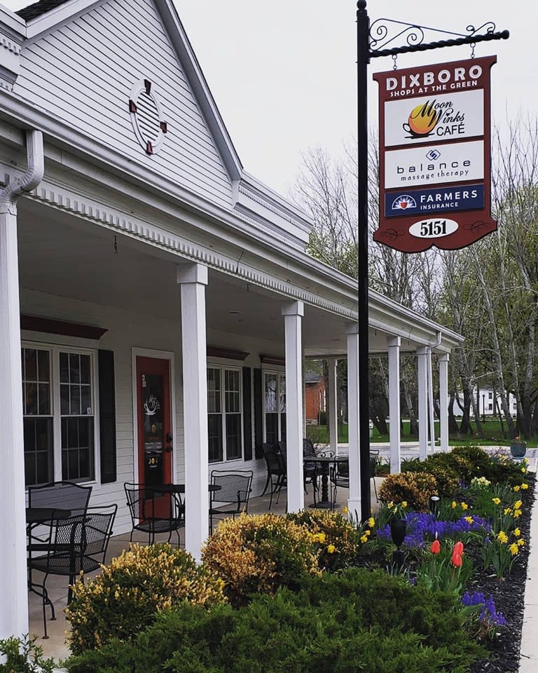 MoonWinks Cafe & Tavern