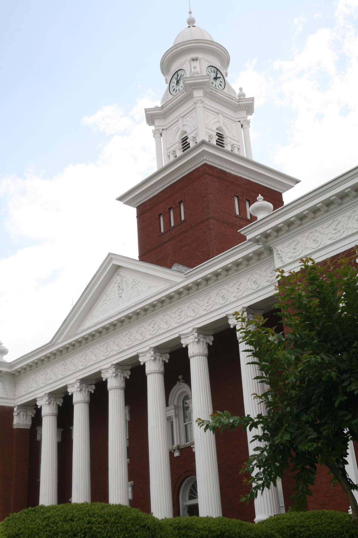 Lee County Courthouse