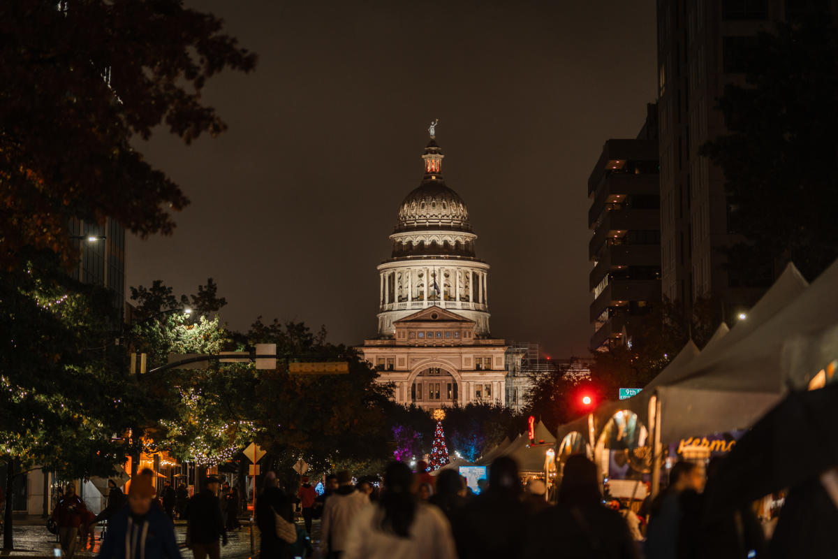 Downtown Holiday Stroll & Tree Lighting | Austin, TX