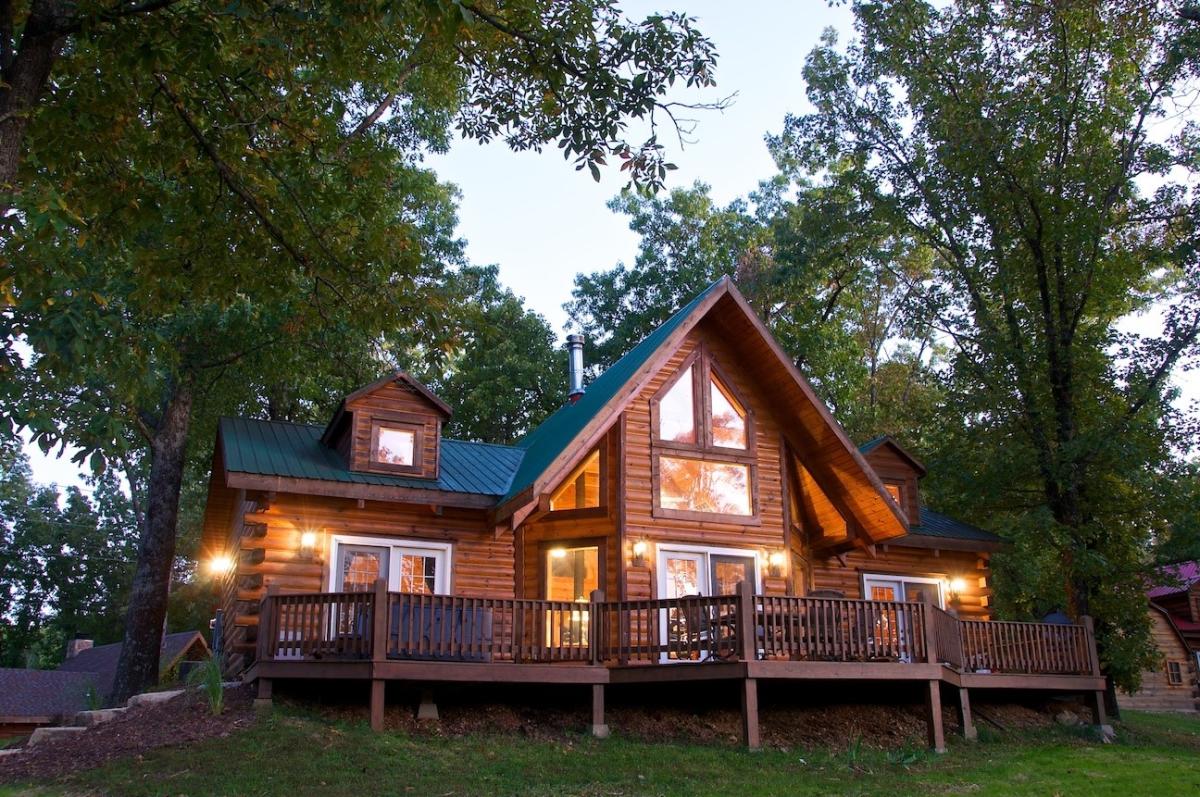 Branson Bear Log Cabin | Branson, MO