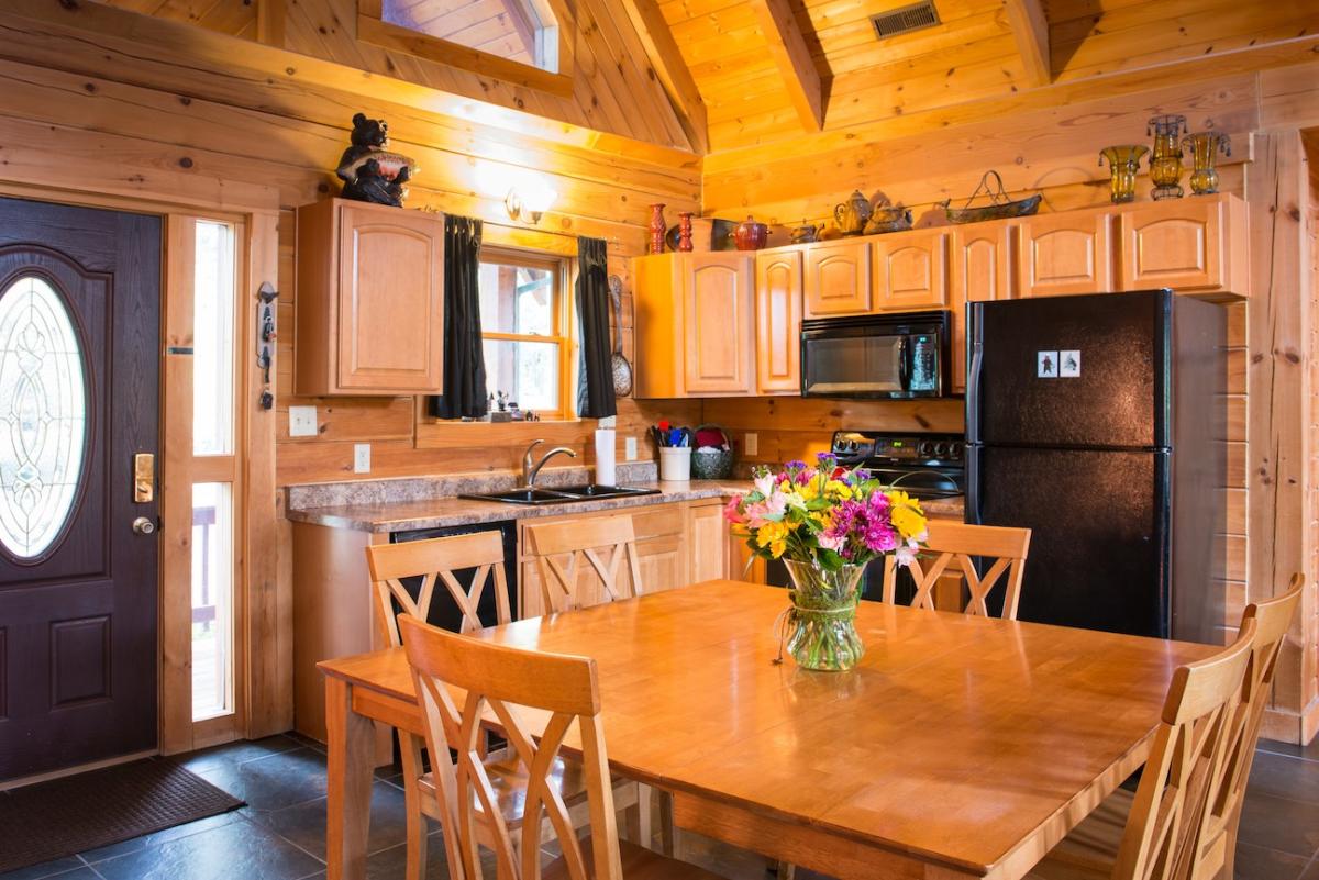 Branson Bear Log Cabin | Branson, MO
