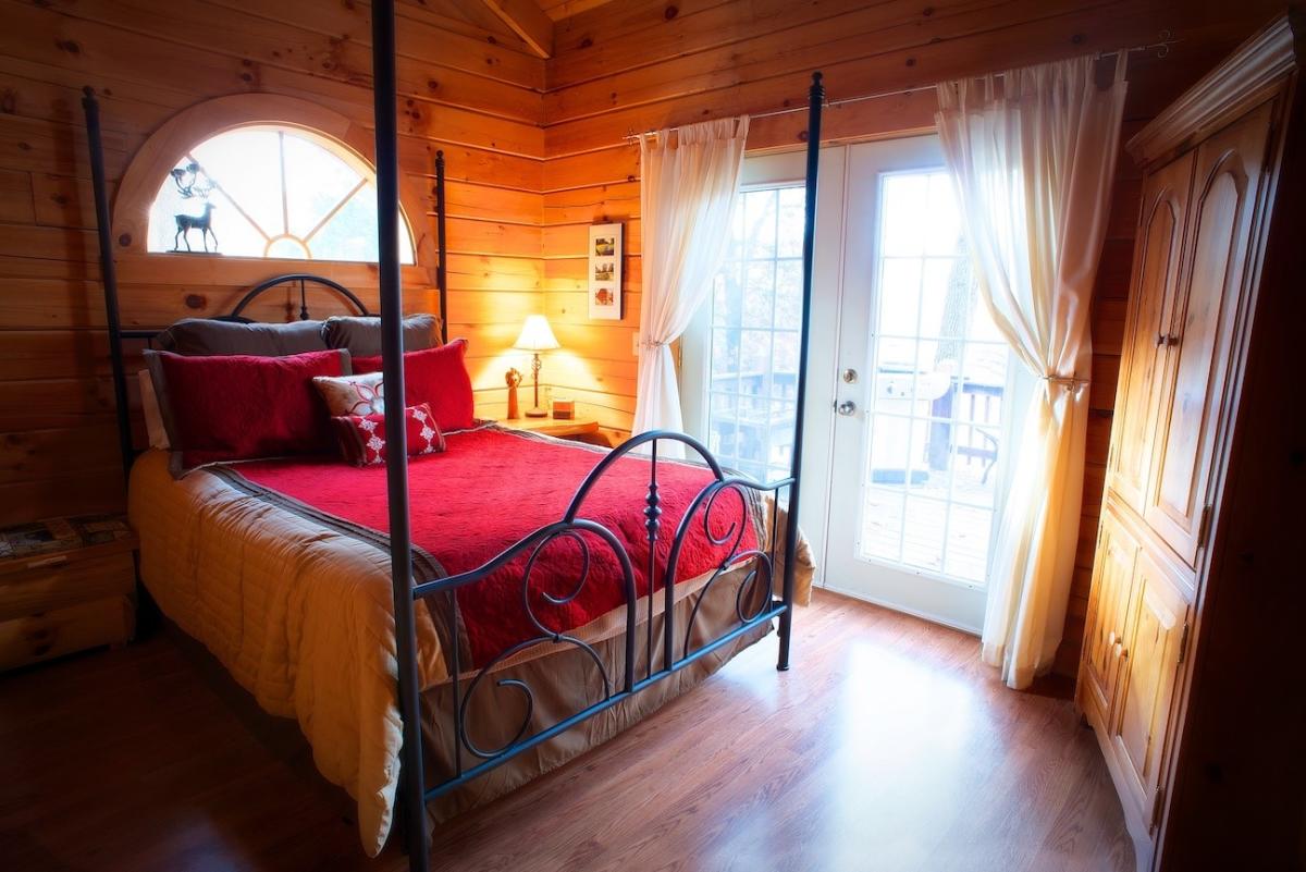 Branson Bear Log Cabin | Branson, MO