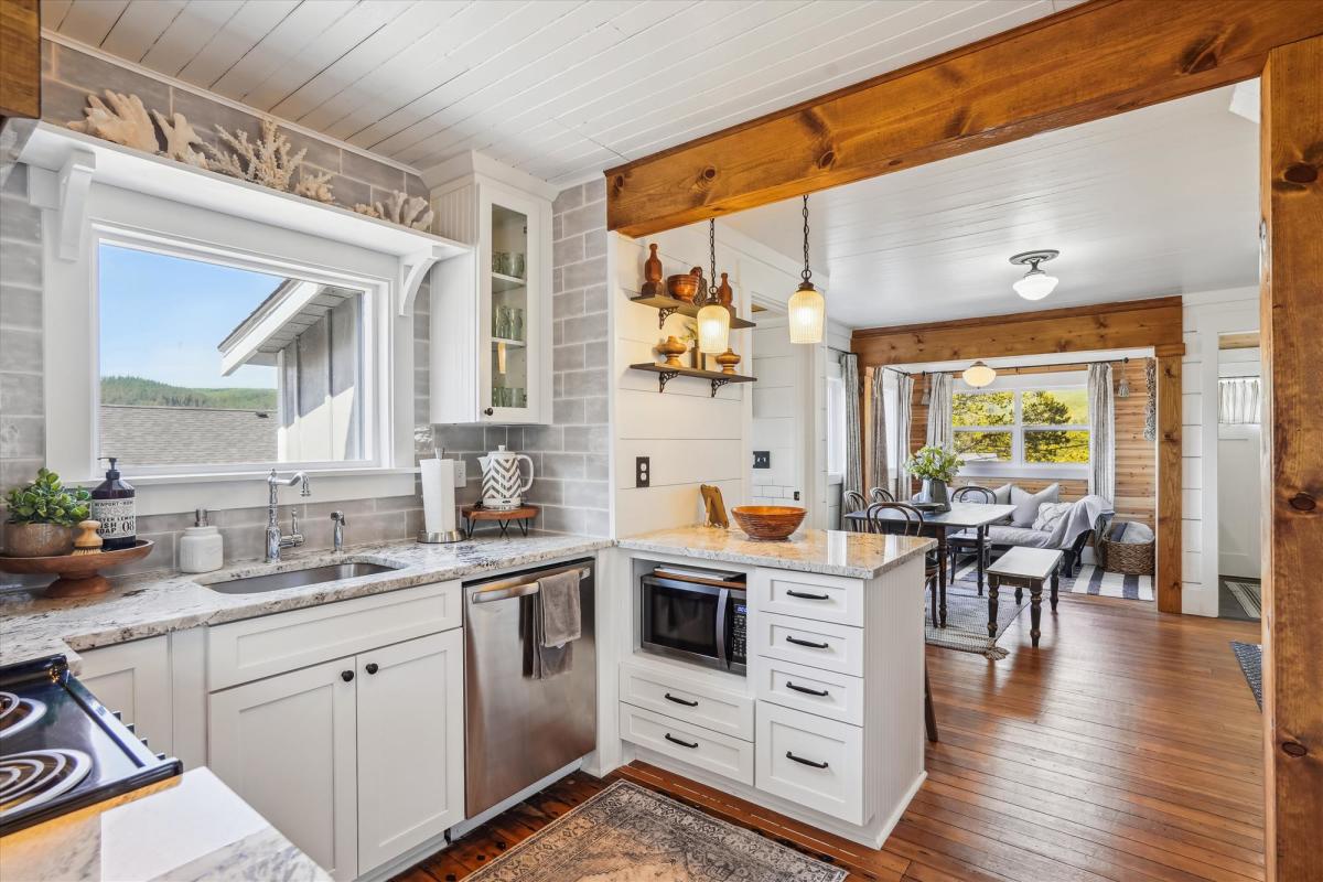 Larch ST Cottage - Beachcomber Vacation Homes | Cannon Beach, OR